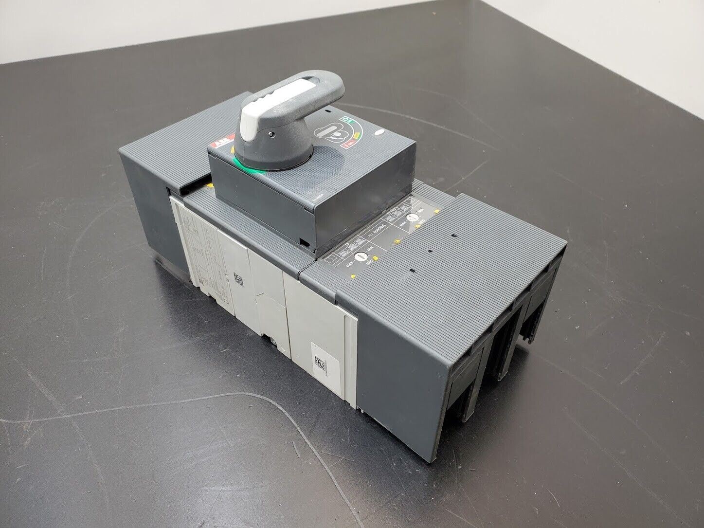 ABB SACE Tmax T5V-HA 400 Circuit Breaker 400 Amps 1000 VAC 3 Pole Rota ...